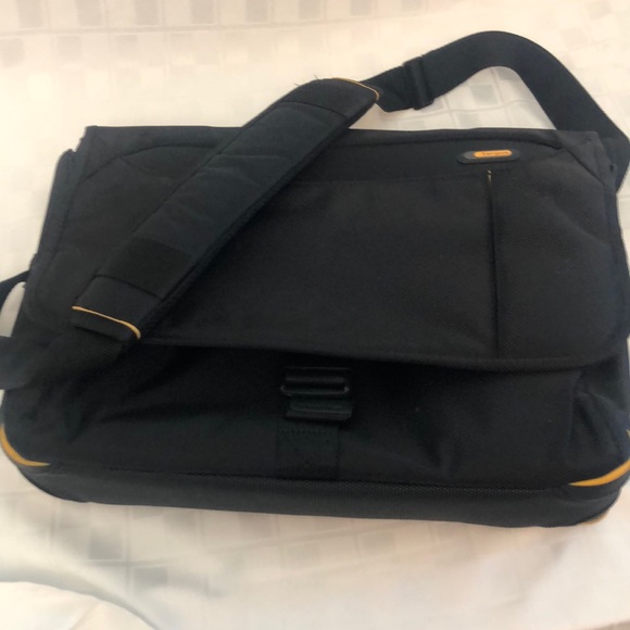 Targus | Storage & Organization | Targus Safeport Laptop Bag | Poshmark